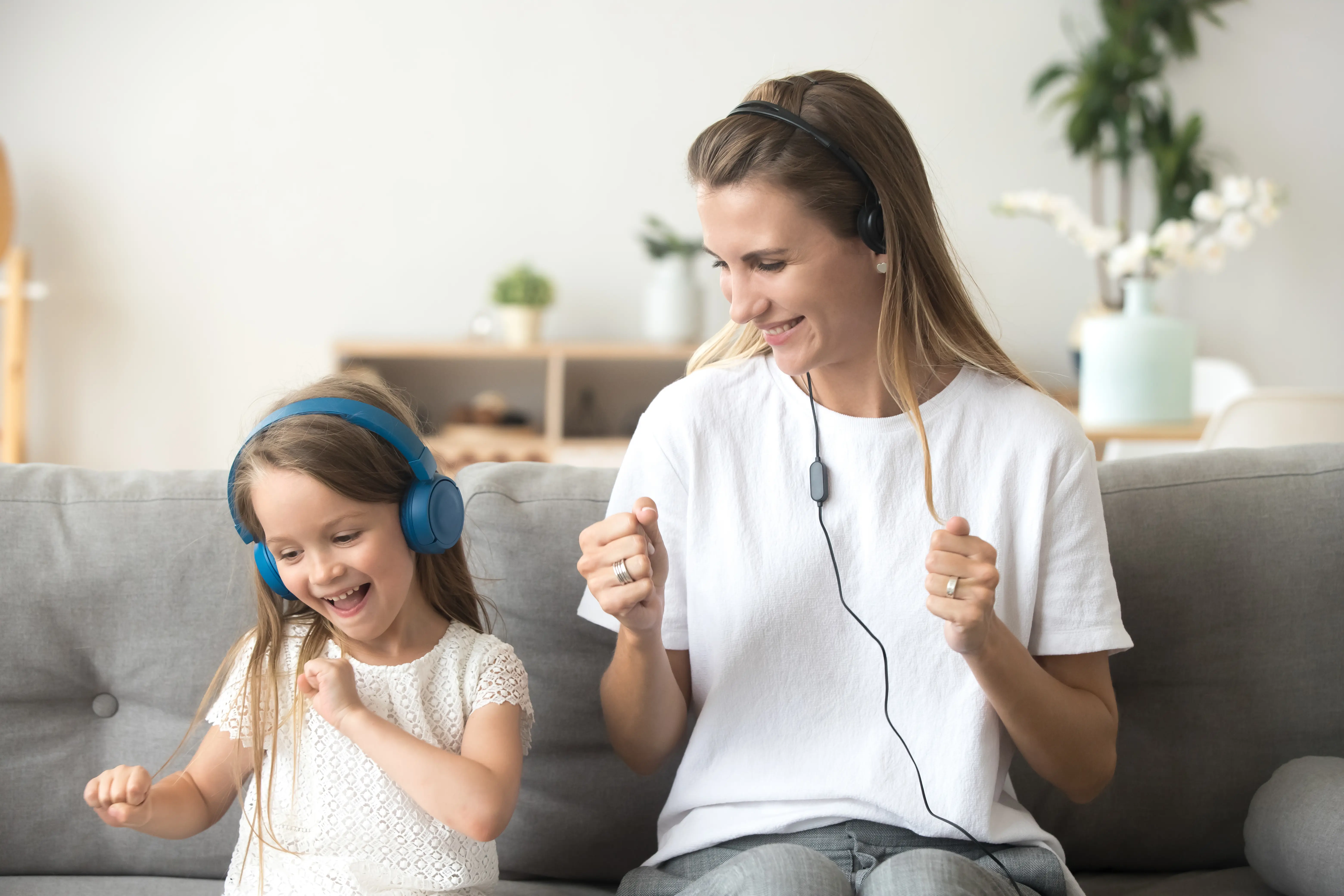 [2020] The BEST Podcasts for Kid Learning & Much More